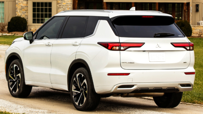 2022 Mitsubishi Outlander In-Depth Photos