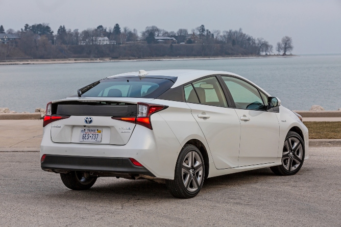 2019 Toyota Prius Review