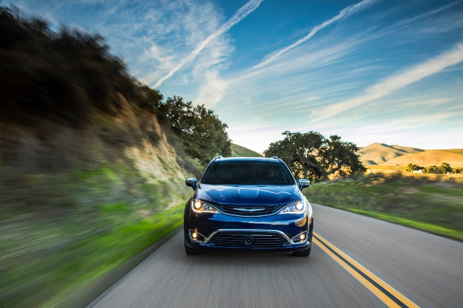 2019 Chrysler Pacifica In-Depth Photos