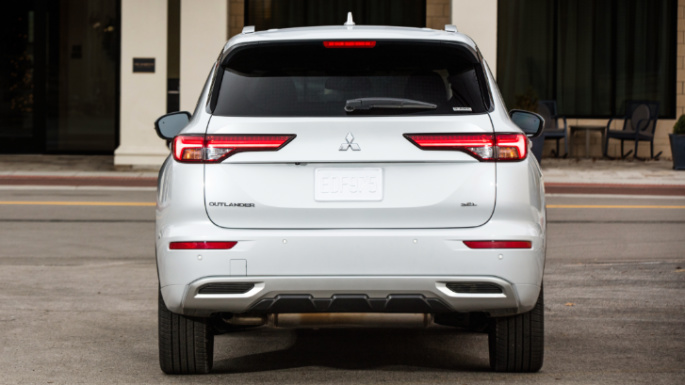 2022 Mitsubishi Outlander In-Depth Photos