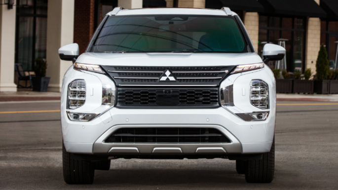 2022 Mitsubishi Outlander In-Depth Photos